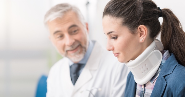 Quando é preciso usar um colar cervical | Hospital da Luz